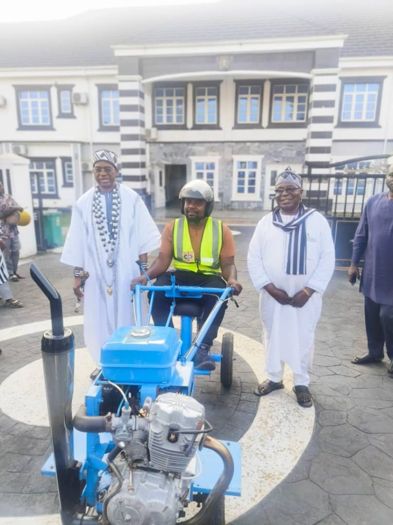 Tor Tiv Receives Agro Machine Innovator in Gboko, Urges Training of ...