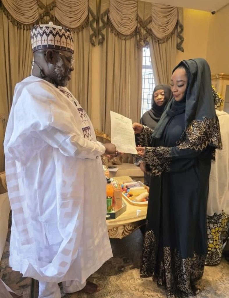 Minna Emirate Honours Hajiya Sa’adatu Sani Musa with Zinariyar Minna ...
